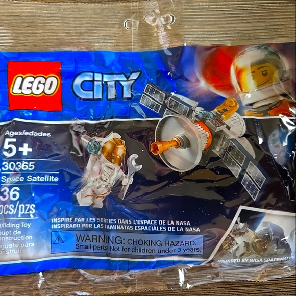 Lego | Toys | Lego City In A Bag 36 Pieces Satellite And Astronaut 3365 ...